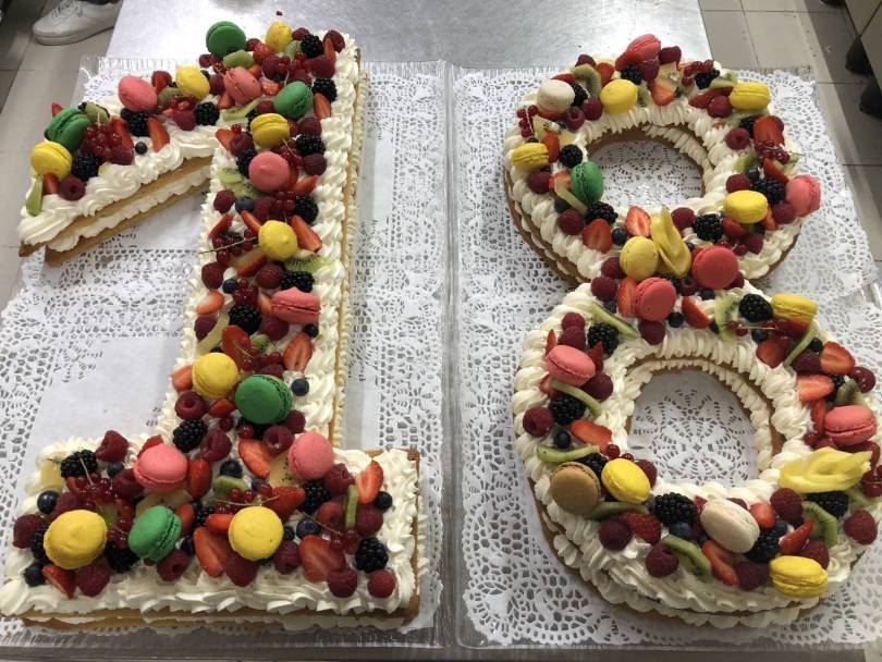 Number cake Fruits Macarons